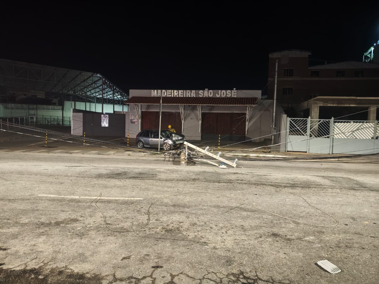 Acidente na Rua Sena Madureira gera risco de eletrocussão - Barbacena ...